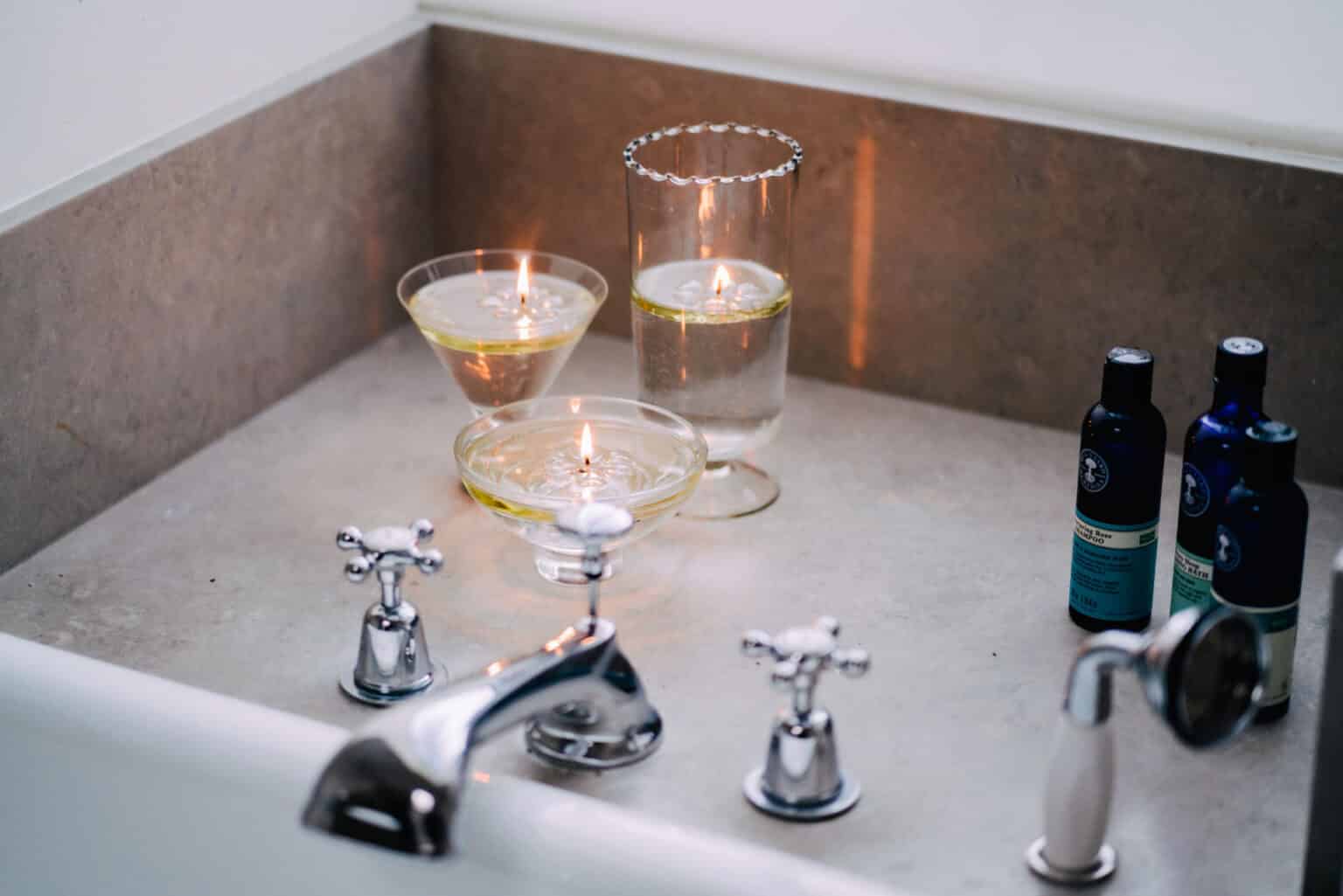 Unique Floating Candles | AROMAGLOW